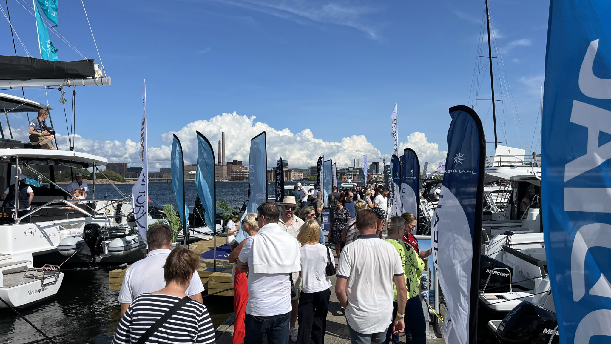 Helsingin Uiva venenäyttely | Uiva Flytande