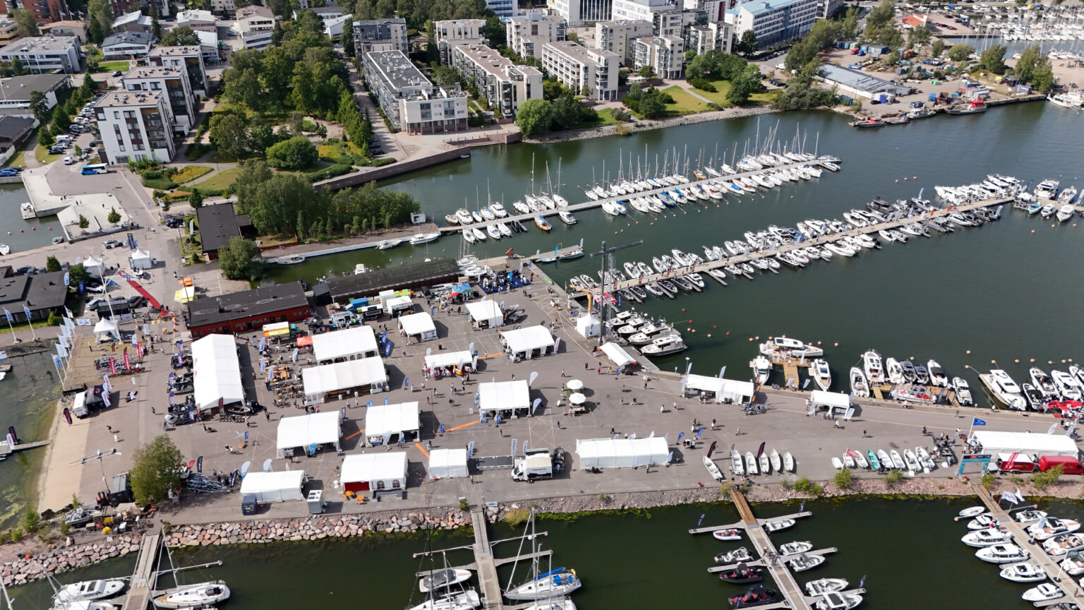 Helsingin Uiva venenäyttely | Uiva Flytande