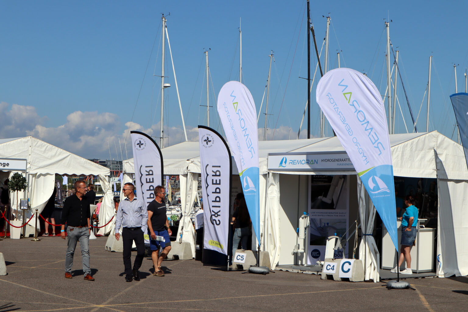 Helsingin Uiva venenäyttely | Uiva Flytande